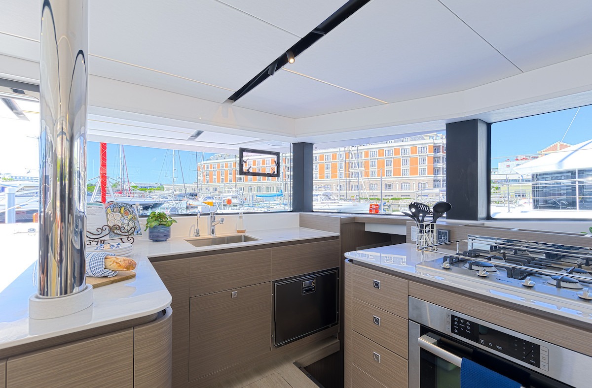 Sunsail 464 Premier Plus Abacos | Ed Hamilton & Co.